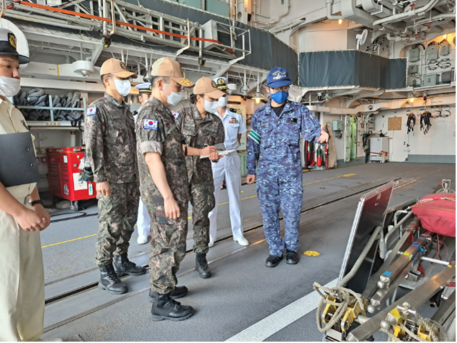 CTF 151 Commander Visits Japanese Navy Destroyer Pierside in Bahrain ...